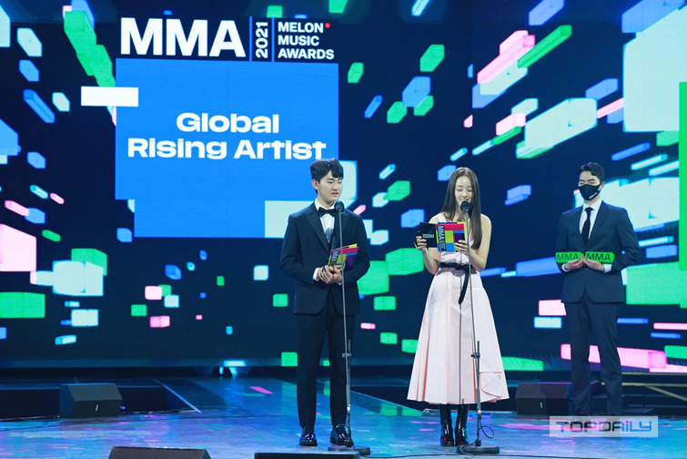 'MMA2021' 시상자로 나선 김제덕X최예빈