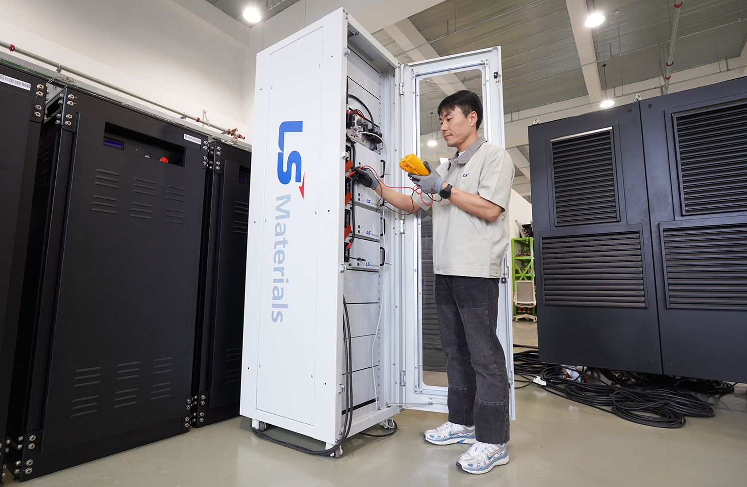 LS Materials develops Korea's first 'ESS for electric vehicle charging ...