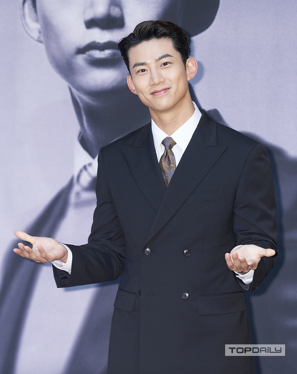빈센조 옥택연 여유로운 포즈