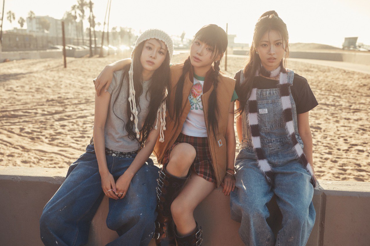 NSIENM, Girl Group 'Abloom' Debuts... Targeting Global 'K-Pop'