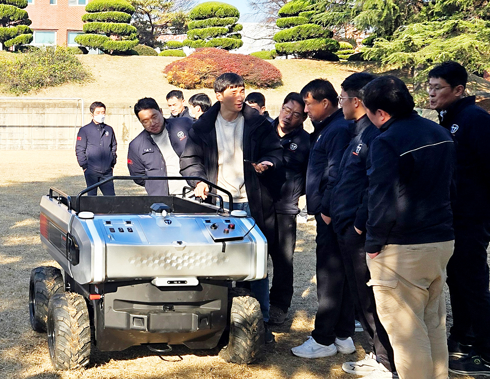 Daedong, autonomous driving transport robot service technology training