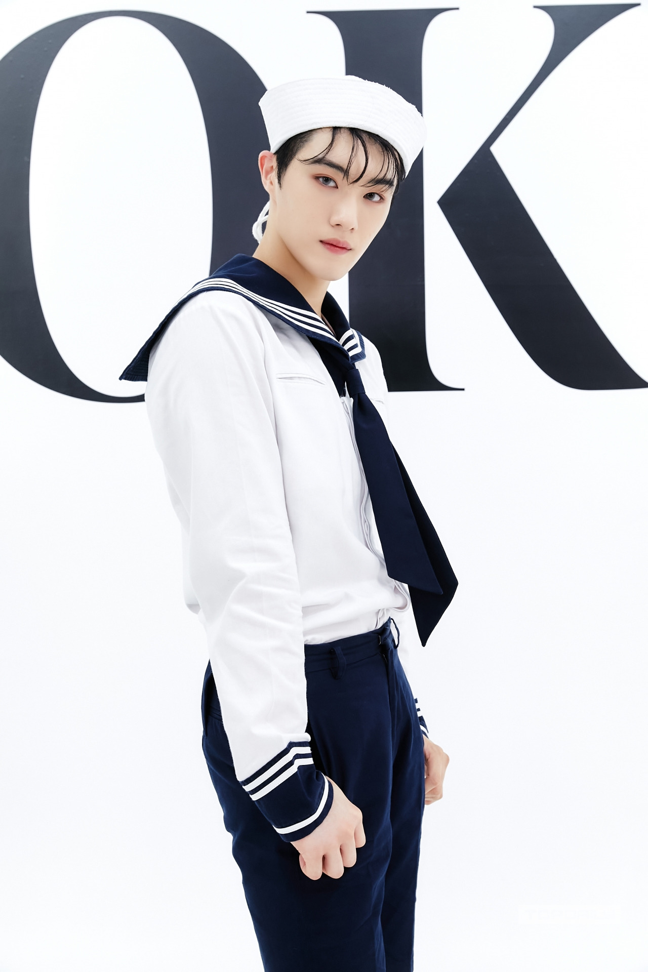 CIX 현석, 강렬한 눈빛