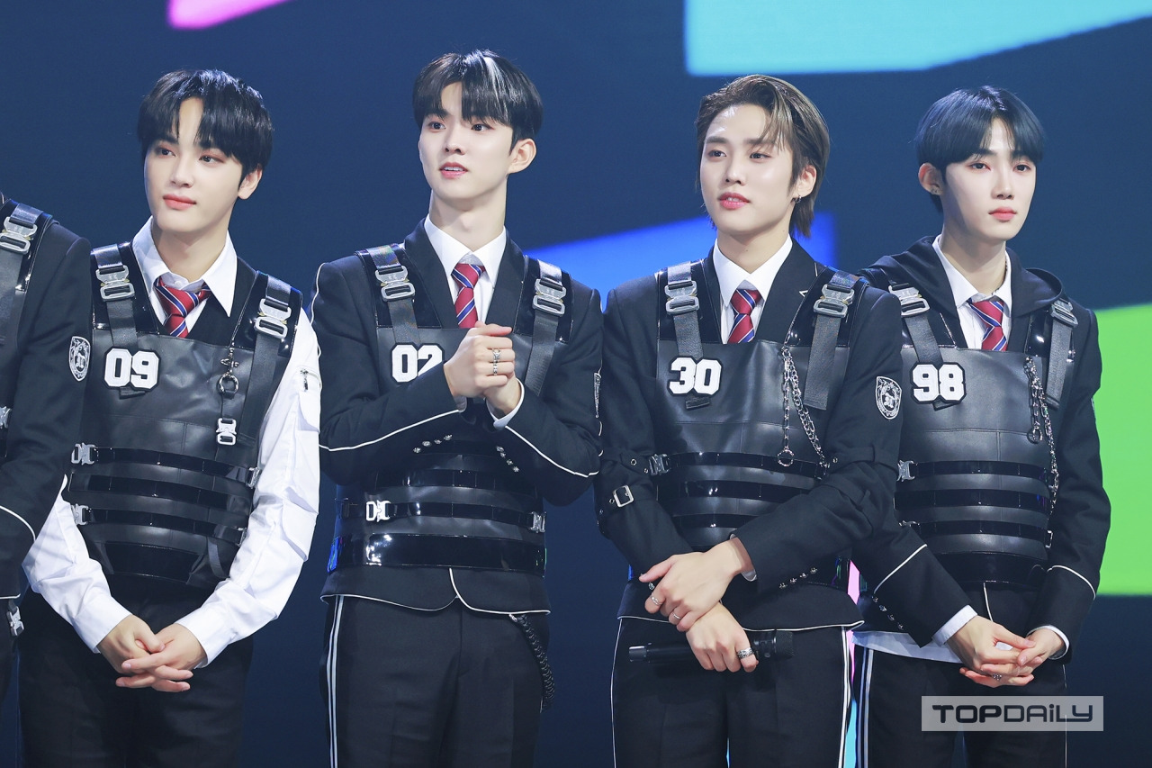 'MMA2021' 더보이즈, 화려한 퍼포먼스