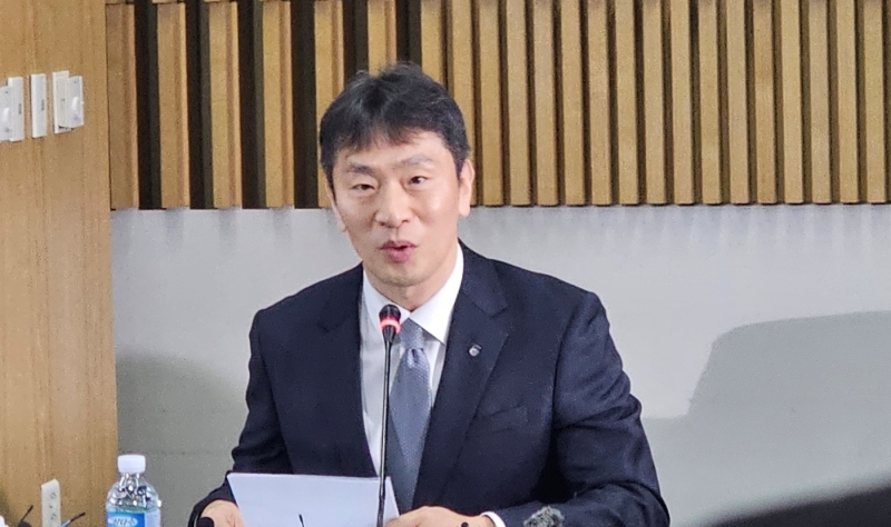 Lee Bok-hyun, the Financial Supervisory Service Governor, is leaving ...