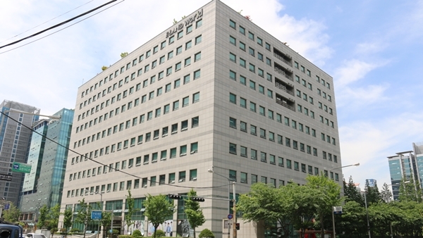 E-Land World knocks on the public bond market again... Interest burden ...