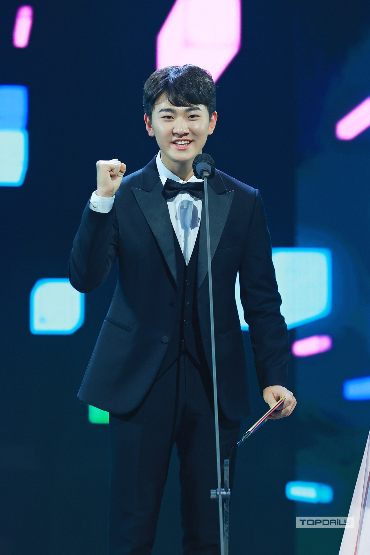 'MMA2021' 시상자로 나선 김제덕X최예빈