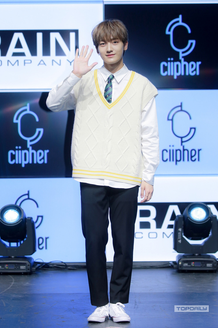 싸이퍼(Ciipher) 원, 풋풋함 가득