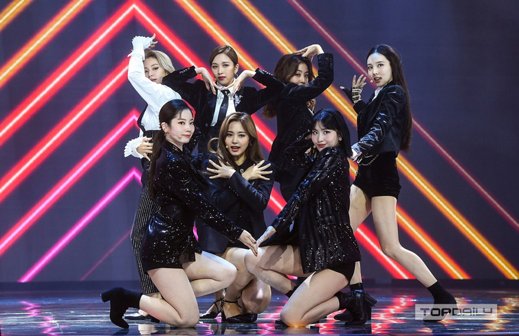 '2020 TMA' 트와이스, 치명적인 무대