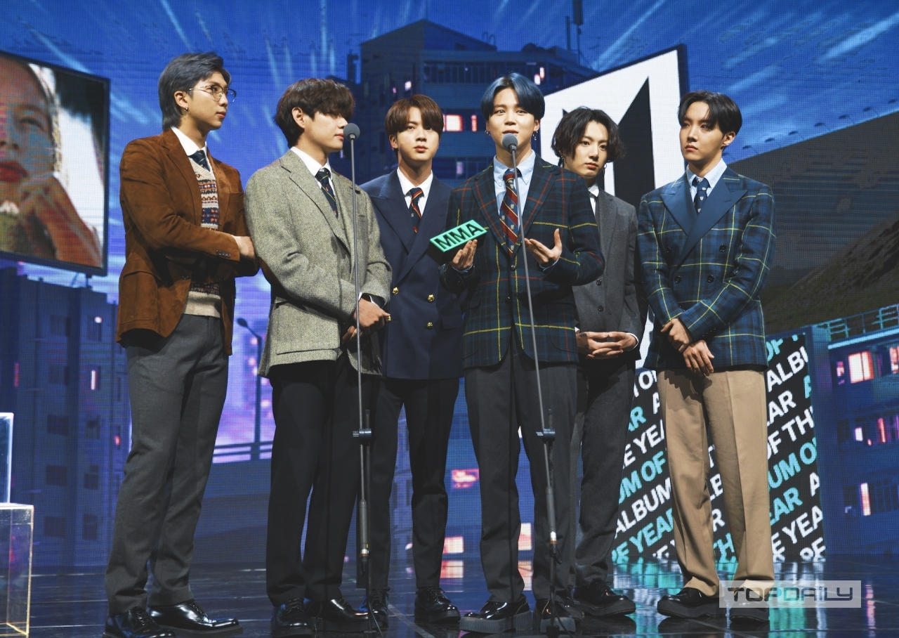 'MMA 2020' 방탄소년단(BTS), 상받고 신이나~