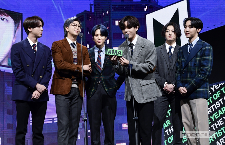 'MMA 2020' 방탄소년단(BTS), 상받고 신이나~