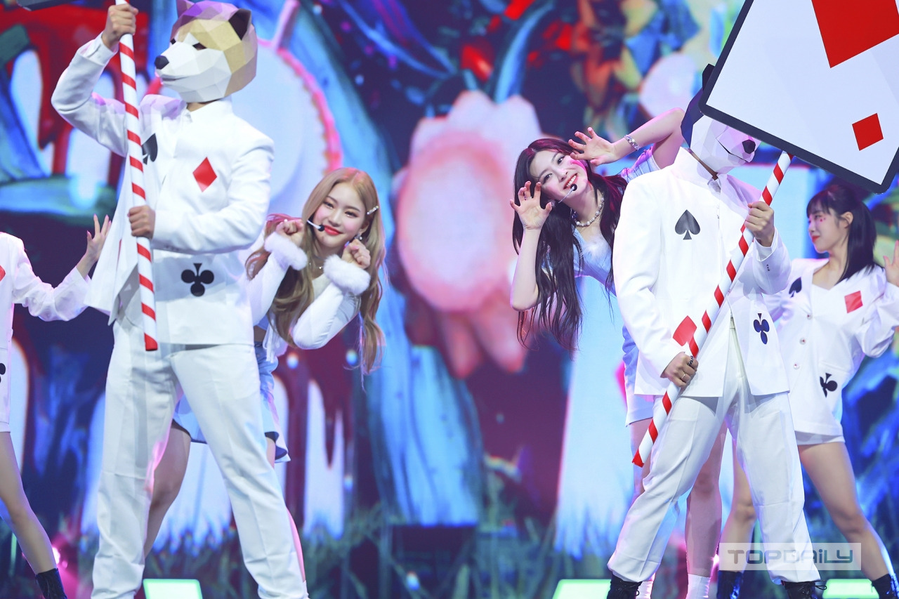 'MMA2021' 스테이씨 아이사X세은, 깜찍하게