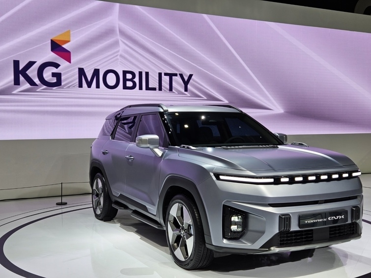 KG모빌리티, '토레스 EVX'가 끌고 전략차 3종이 밀었다