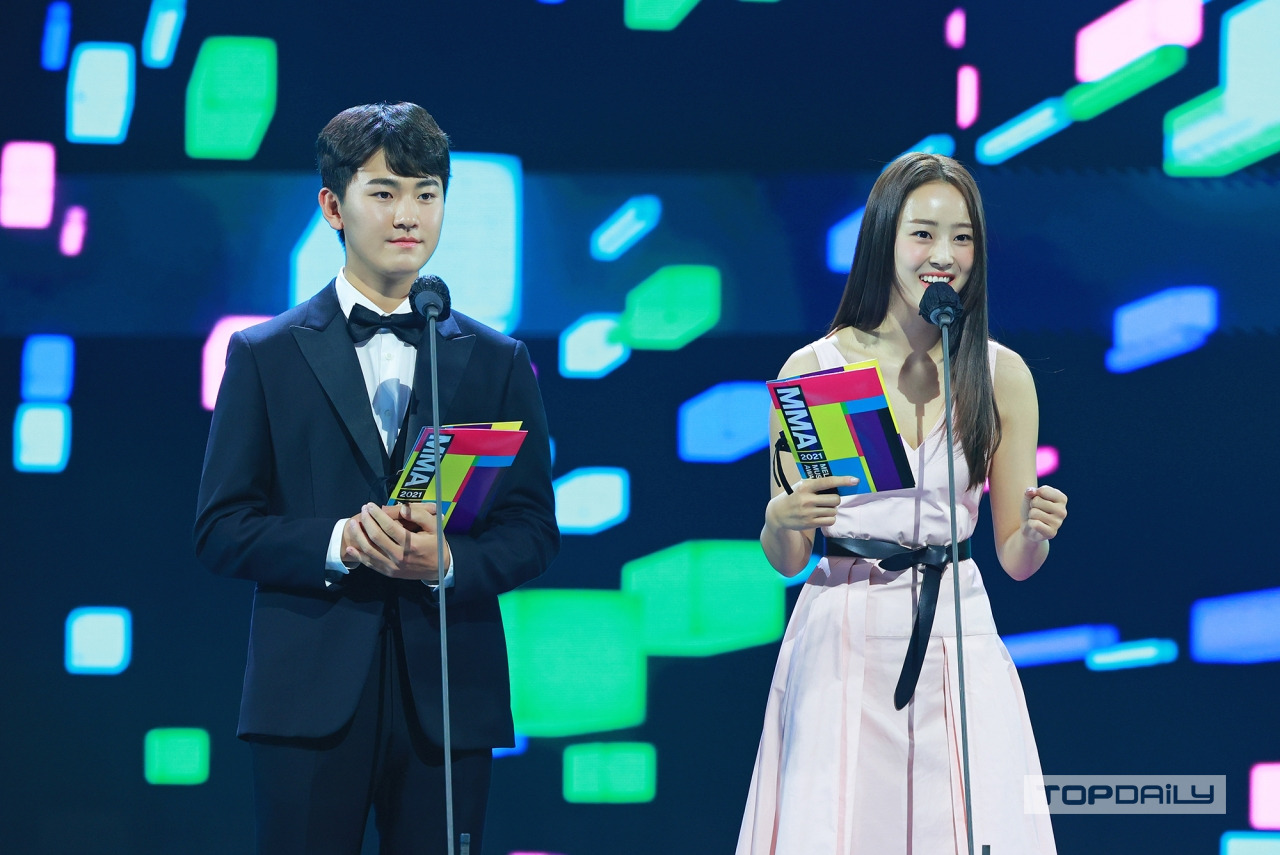 'MMA2021' 시상자로 나선 김제덕X최예빈
