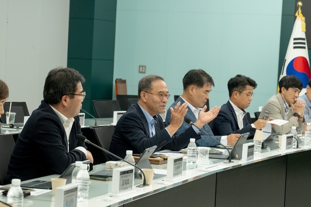 Lee Chan-woo's Nonghyup Financial Group tries to be 'pro-democracy' but ...