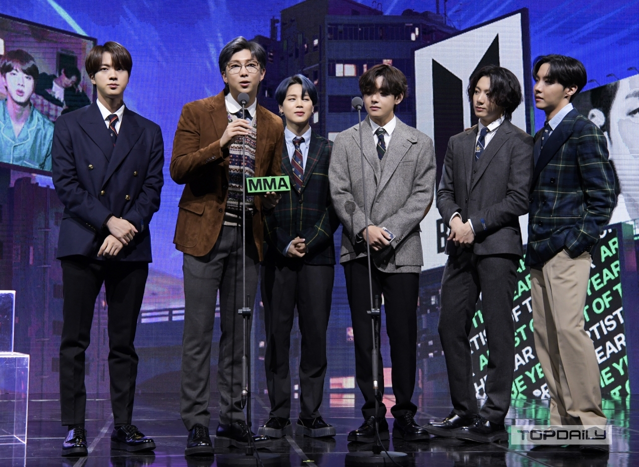 'MMA 2020' 방탄소년단(BTS), 상받고 신이나~