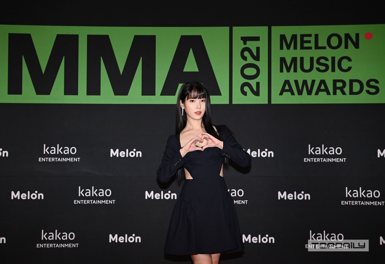 'MMA2021' 아이유, 러블리 손하트