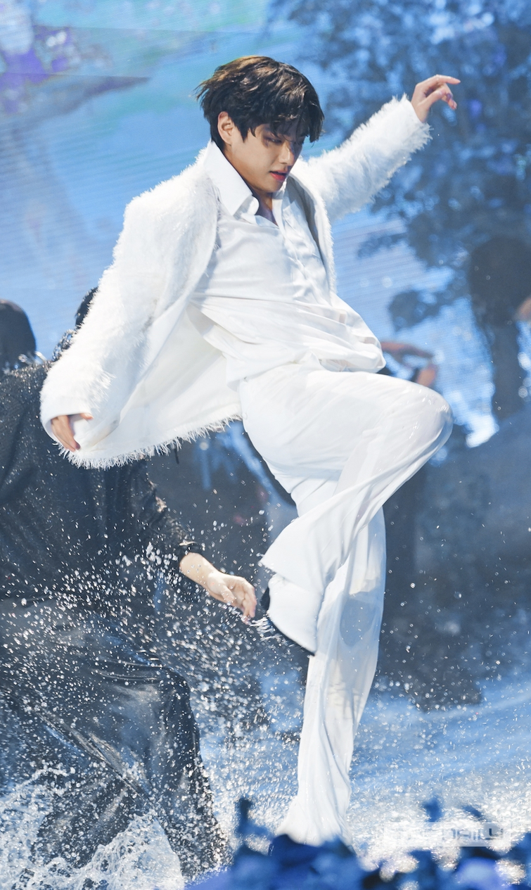 'MMA 2020' 방탄소년단(BTS) 뷔, 카리스마